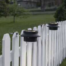 Solar-powered fence lighting - Fence lamp | SmartaSaker