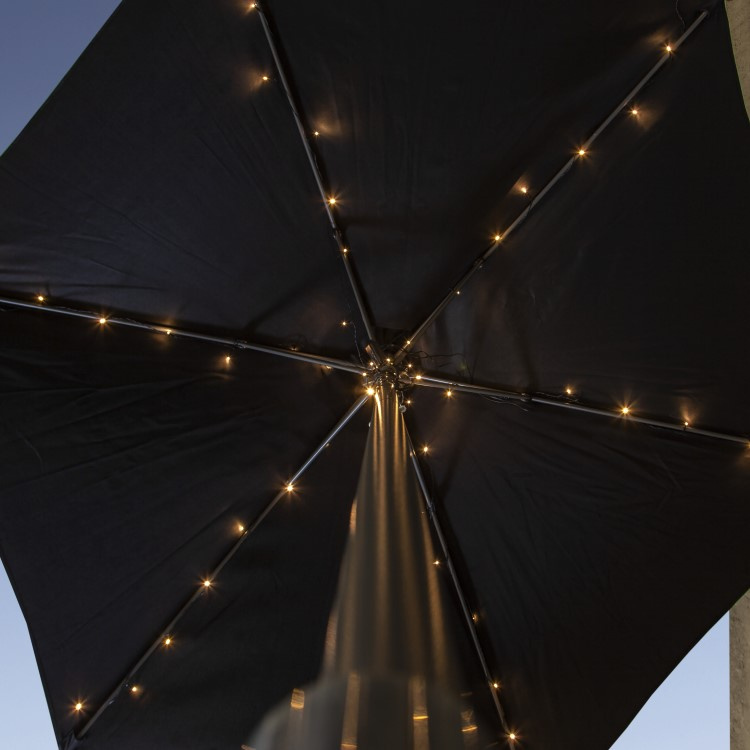 Solcellsladdad lykta - med skymningssensor | SmartaSaker