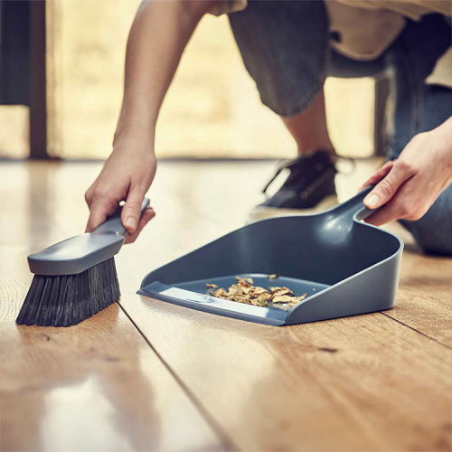 Sopset med väggfäste - borste och skyffel | SmartaSaker